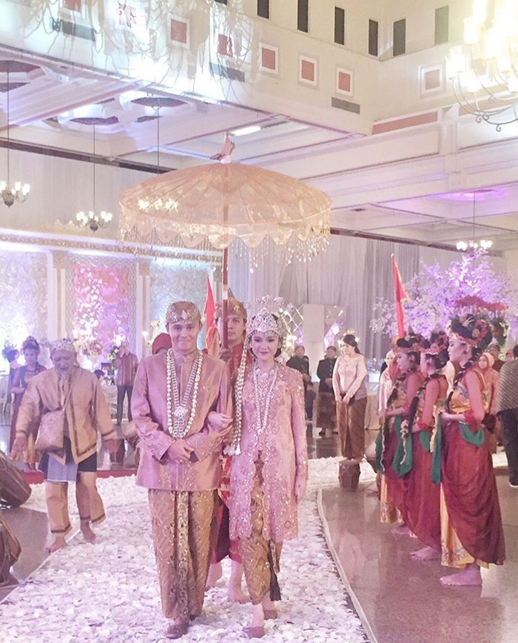 RACHMA & OGI - WEDDING RECEPTION by Promessa Weddings | Bridestory.com