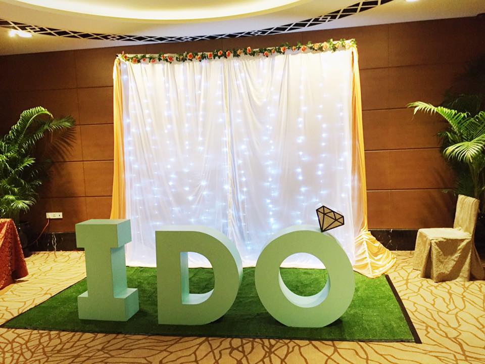 WEDDING BACKDROP PHOTOBOOTH by Pedestalworks | Bridestory.com