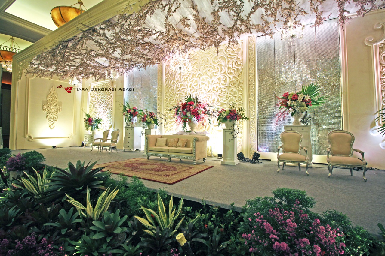 Puri Begawan Bogor 7 May 2016 by Tiara Dekorasi Abadi | Bridestory.com