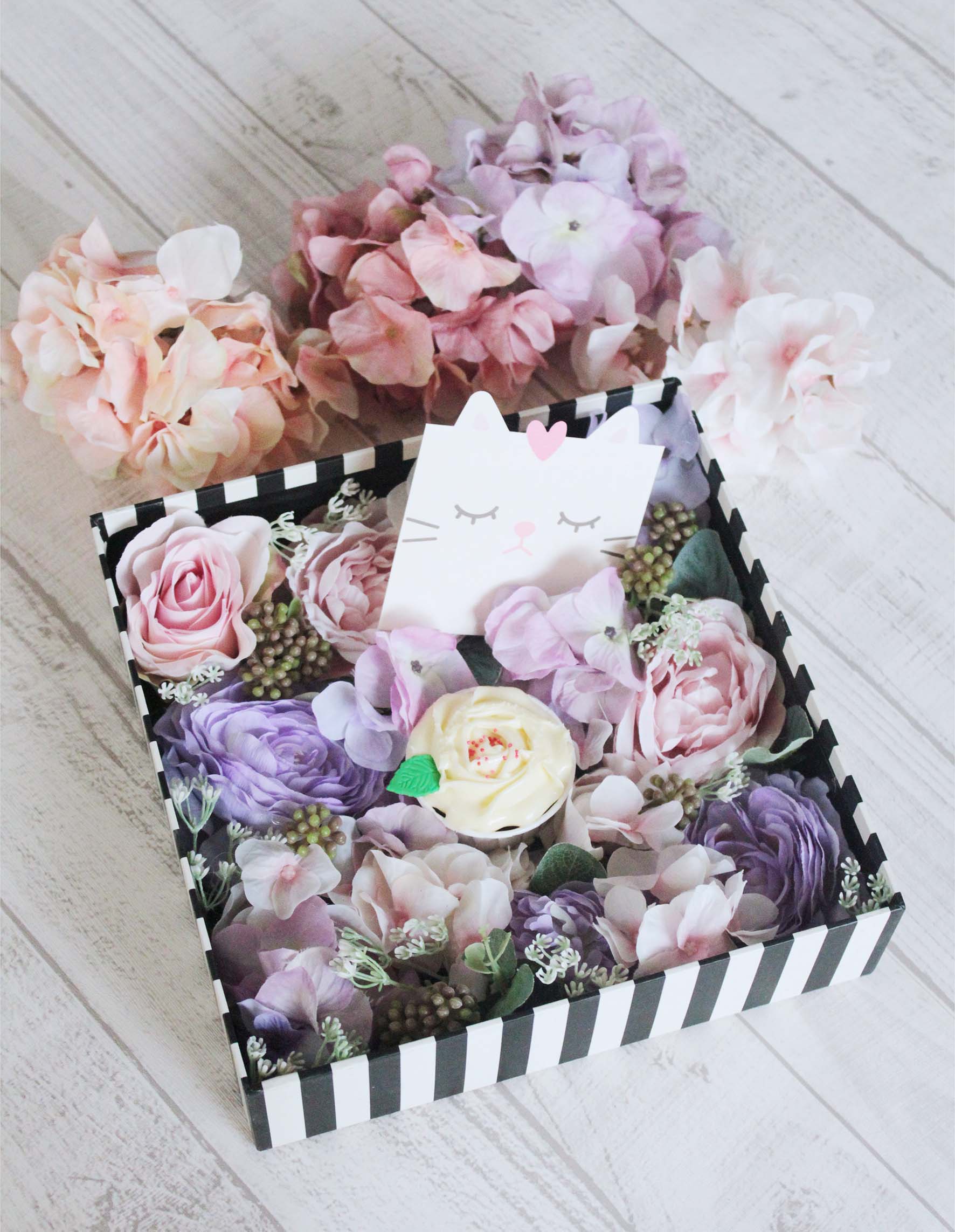 Flowers in a Box by Cup Of Love Design Studio | Bridestory.com