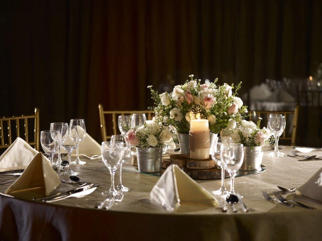 Unique table settings by Sing See Soon | Bridestory.com