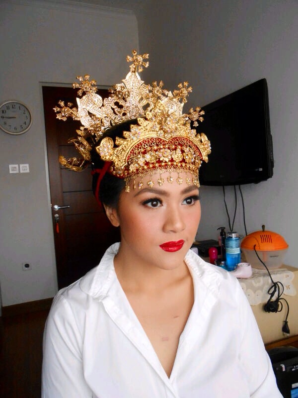 Palembang bride by Upan Duvan | Bridestory.com