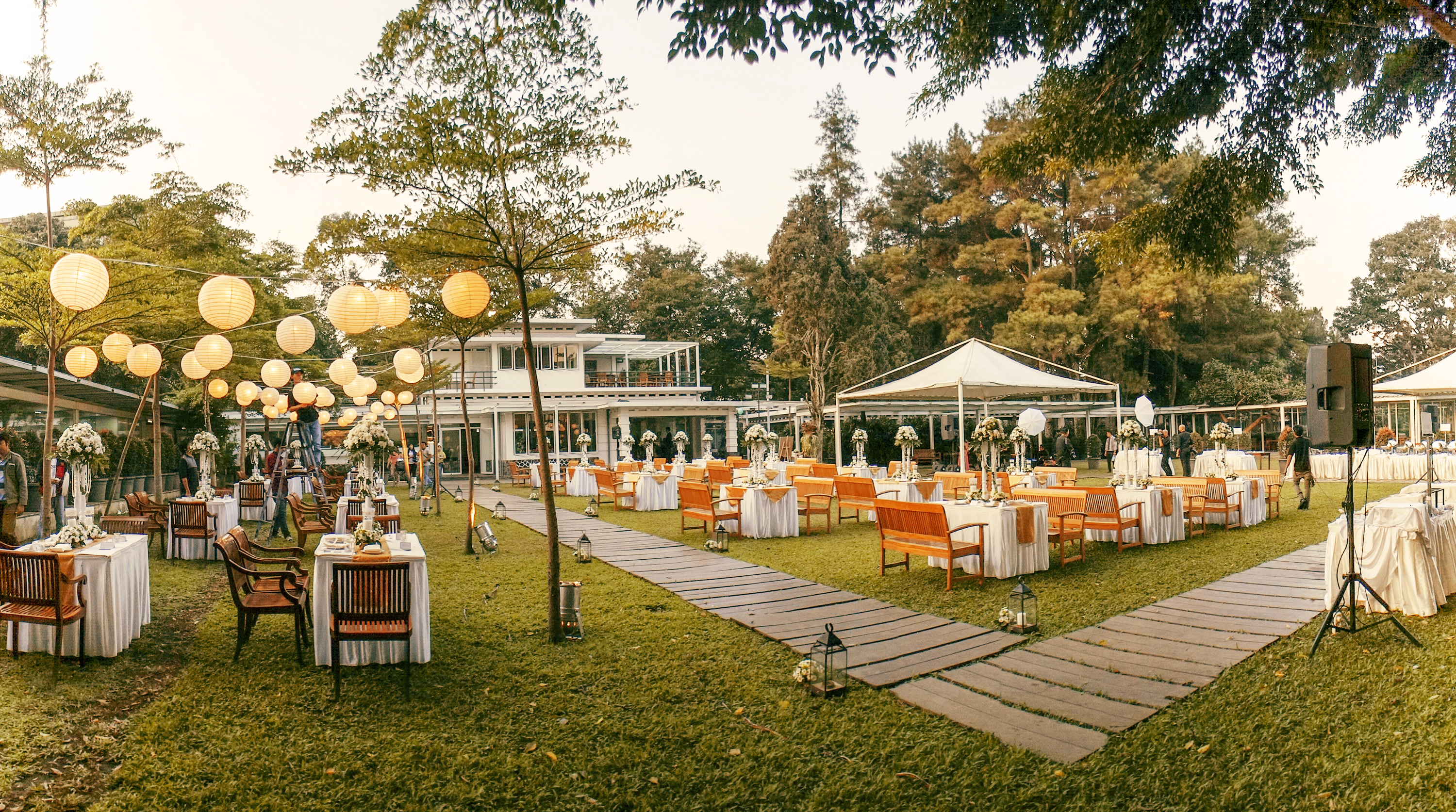 Garden Wedding - White and Gold | Elior Design | Bridestory