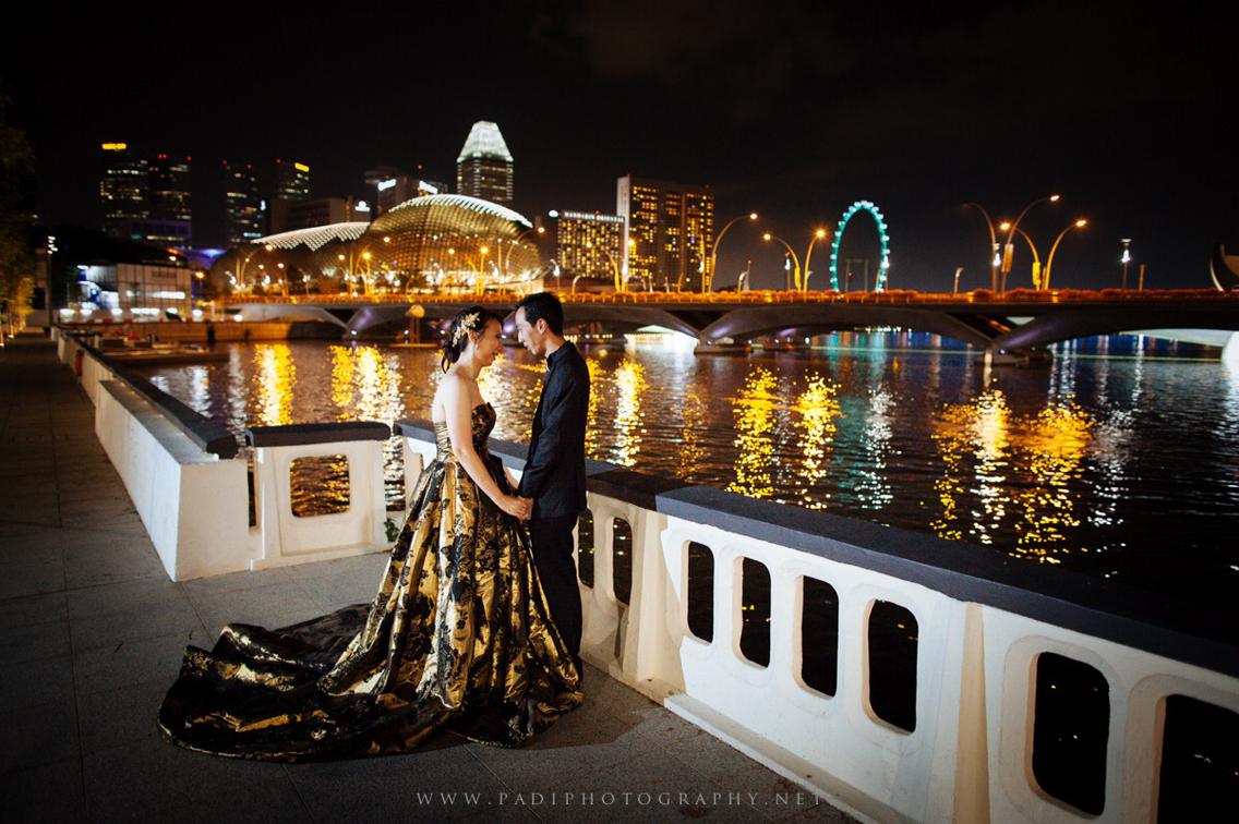 Night Photoshoot at Marina Bay | PadiPhotography | Bridestory