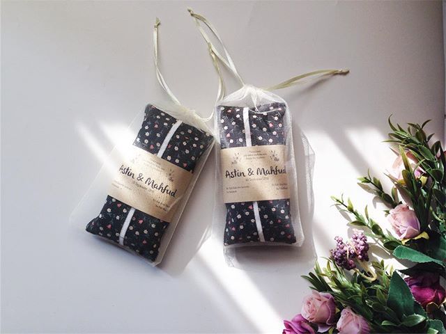 Happy Tears Tissue Pocket by Bag To Bag | Bridestory.com